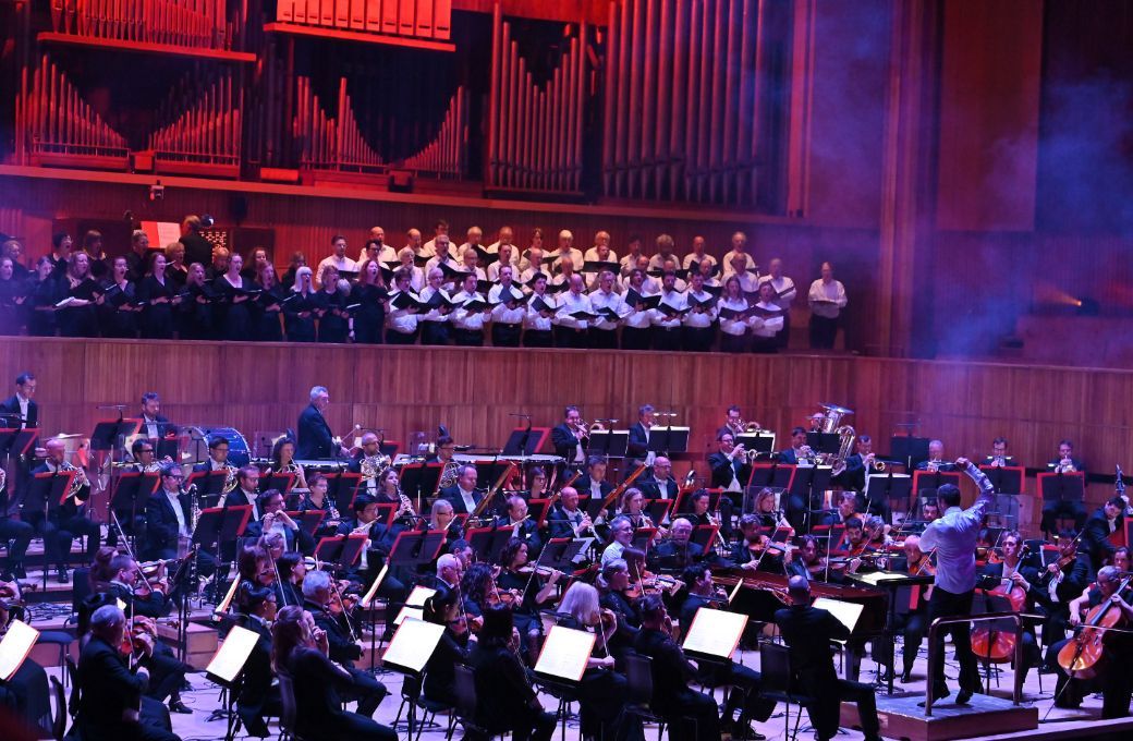 Hearing in colour: Kochanovsky conducts the Philharmonia in ecstatic ...