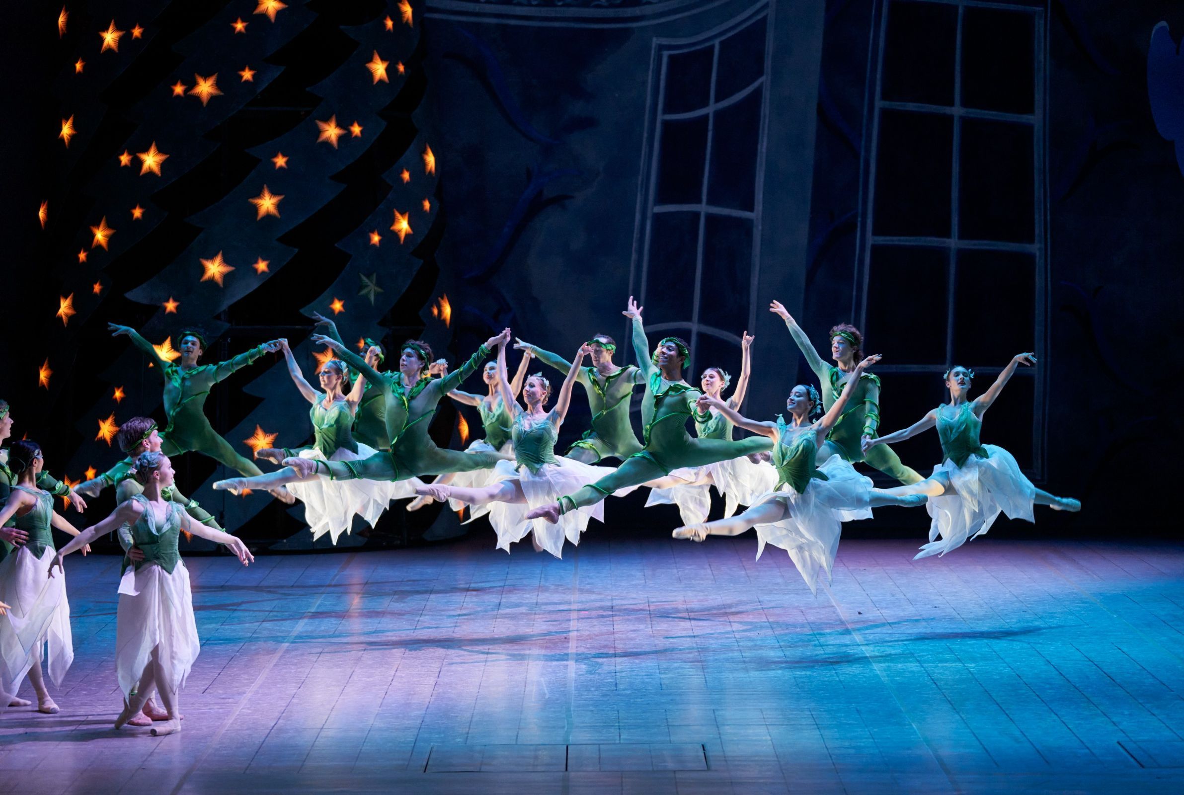 Royal Swedish Ballet's The Nutcracker is a national treasure | Bachtrack