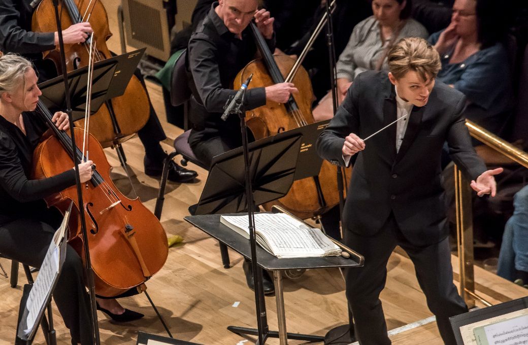 Watery worlds, rhythmic fire from Brauß and Hickox with the BBC | Bachtrack