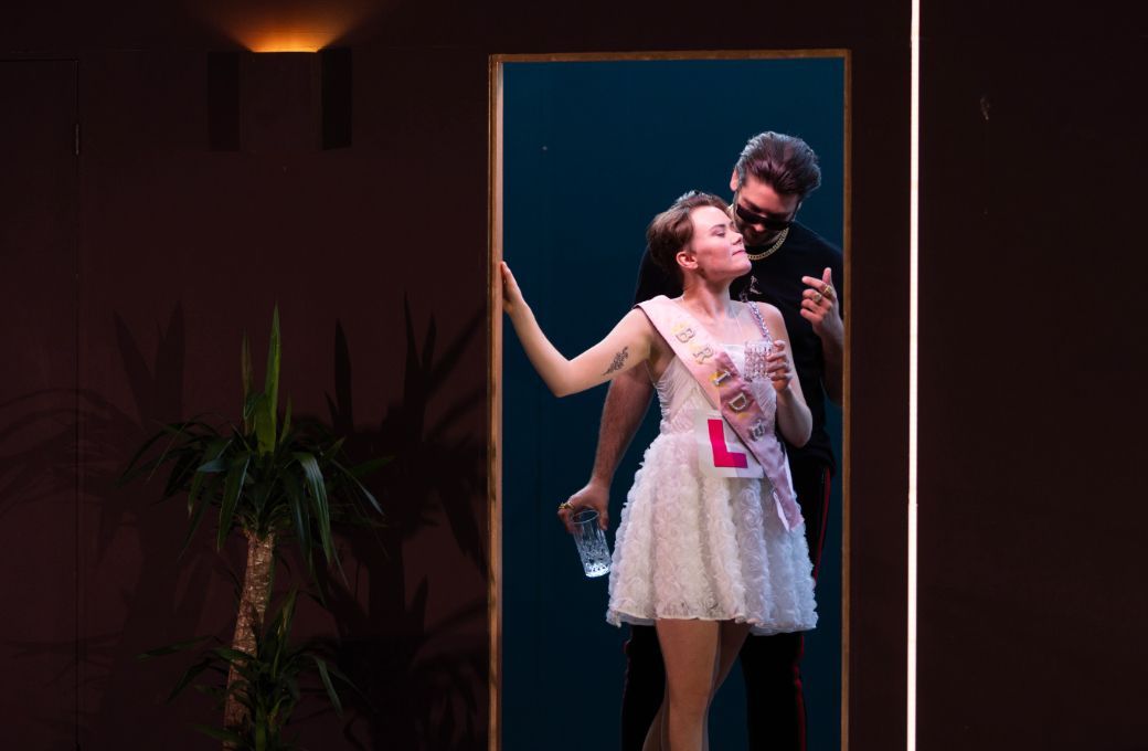 A witty hotel Don Giovanni opens Blackwater Valley Festival | Bachtrack